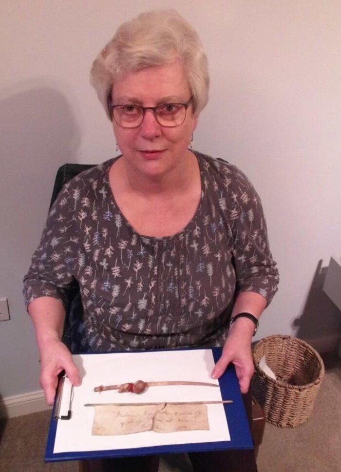 Des artéfacts métis mis aux enchères par une Britannique | Radio-Canada