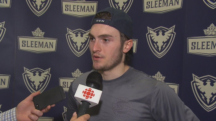 Le Phoenix au bord du gouffre | Radio-Canada