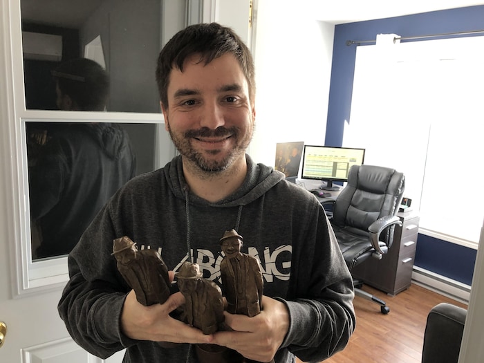 Un Acadien dans les coulisses du succès de Mike Ward | Radio-Canada