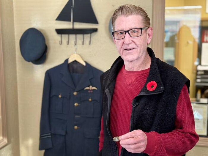 La plaque d’identité d’un pilote de la Seconde Guerre mondiale ...