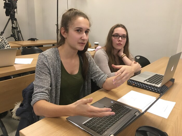 Des étudiants acadiens s'inquiètent de la montée du sentiment anti-bilinguisme | Radio-Canada