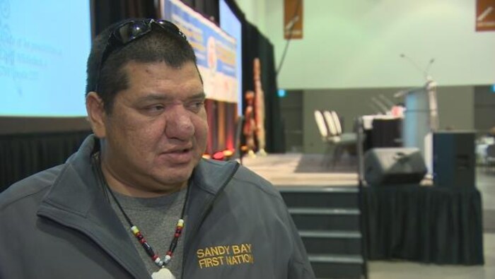 Un entrepreneur abandonne sa promesse de donner une maison à une ...