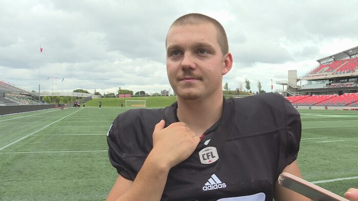 Un petit botteur au grand talent | Radio-Canada