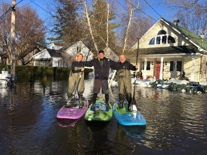 Deux maisons d'Oka symbolisent la lutte contre la crue des eaux | Radio ...