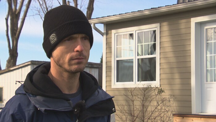 Évacués depuis 1 an en raison d'un glissement de terrain chez leur voisin | Radio-Canada