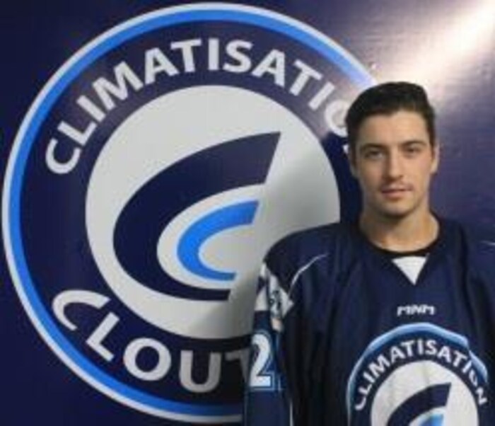 Incident violent au hockey : un joueur suspendu indéfiniment | Radio-Canada