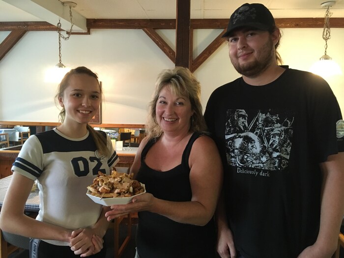 Une tournée de poutine dans le sud du Manitoba | Radio-Canada