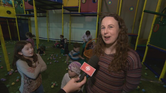 Un peu de magie de Noël pour des enfants atteints du cancer | Radio-Canada