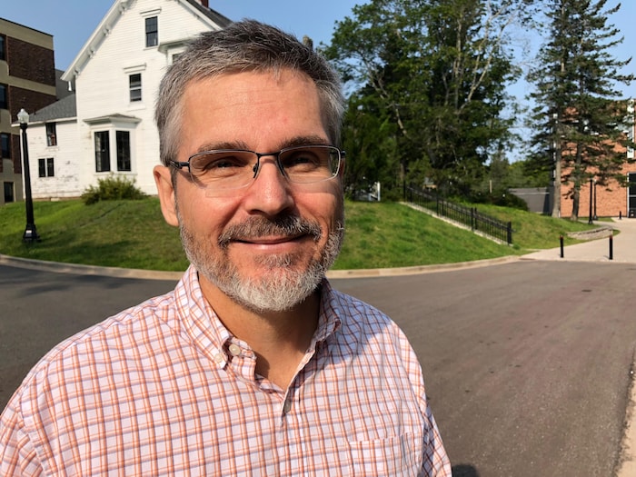 Un discours incendiaire sur le bilinguisme galvanise les troupes de ...