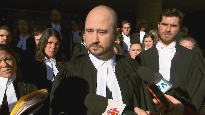 Des avocats réclament plus d'argent pour l'aide juridique | Radio-Canada