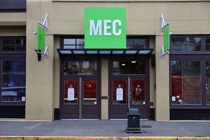 Effervescence à l’ouverture d’un nouveau magasin de MEC sur l’île de ...