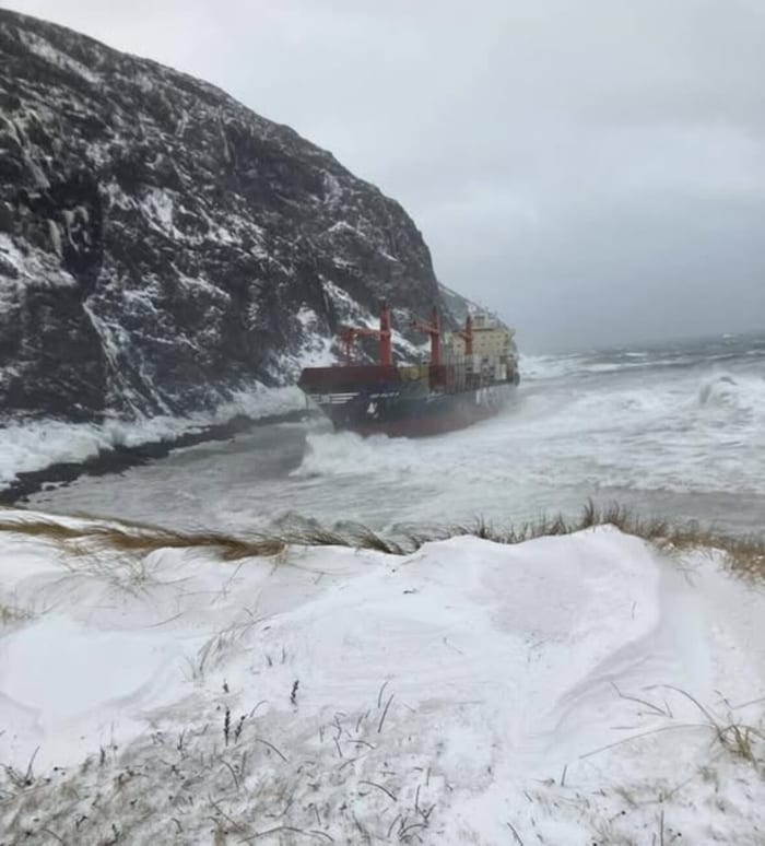 Des fissures et des fuites détectées sur le cargo Baltic III, échoué à ...