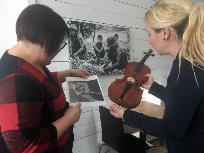 Le violon d’un colon résonne après 90 ans de silence | Radio-Canada