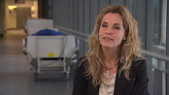 Des tonnes de plastiques médicaux à la poubelle | Radio-Canada