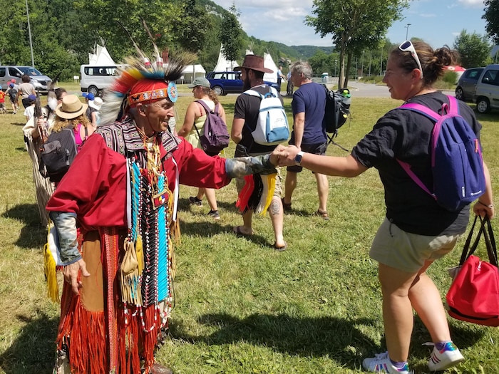 La culture autochtone du Québec rayonne en France | Radio-Canada