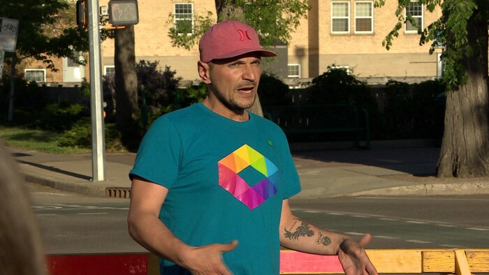 Passage piétonnier LGBT à Saskatoon : le nettoyage payé par la famille ...