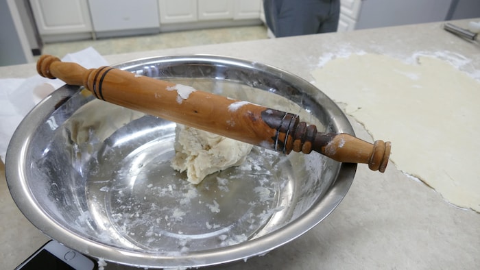 Vos meilleures recettes franco-manitobaines : les pets-de-soeur | Radio ...