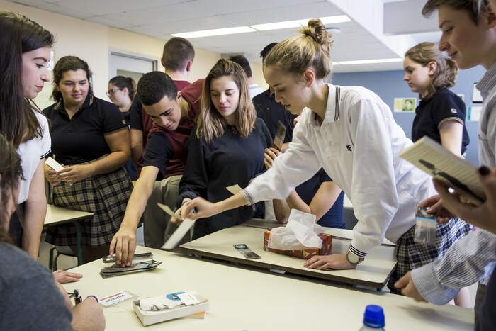 « Écrivain, on ne vit pas de ça au Québec » | Radio-Canada