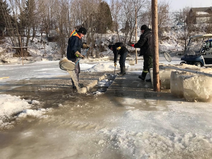 Le retour du froid permet le début de la pêche au poulamon | Radio-Canada
