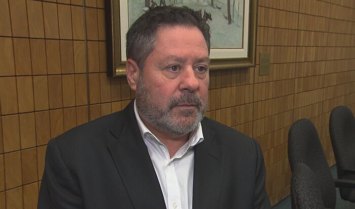 Une transition tendue dans Champlain entre Sonia LeBel et Pierre Michel ...