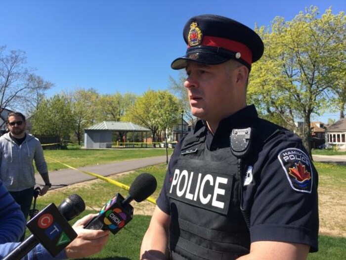 3 blessés, 2 arrestations après une fusillade à Hamilton | Radio-Canada