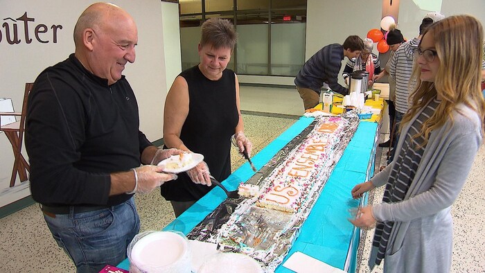 Les jeunes adultes handicapés de Baie-Comeau tendent la main | Radio-Canada