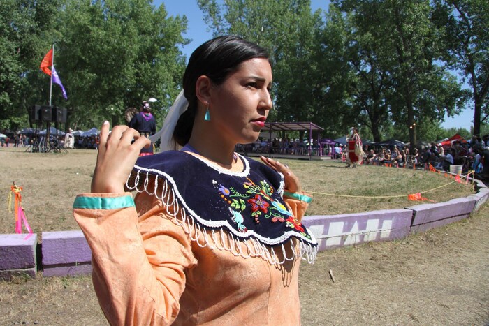 Pow-wow à Kahnawake : quand la danse est une médecine | Radio-Canada