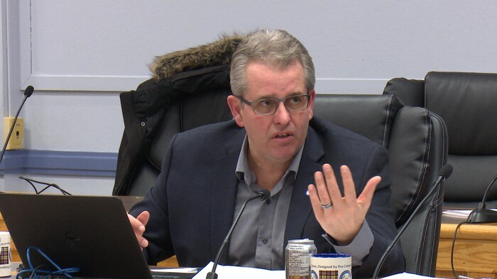 Racisme à Timmins : le conseil municipal agit | Radio-Canada