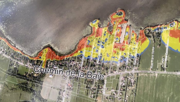 Des sinistrés de Rigaud retournent chez eux | Radio-Canada