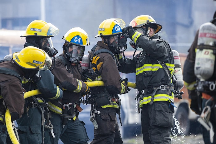 Un avant-goût du métier de pompier | Radio-Canada