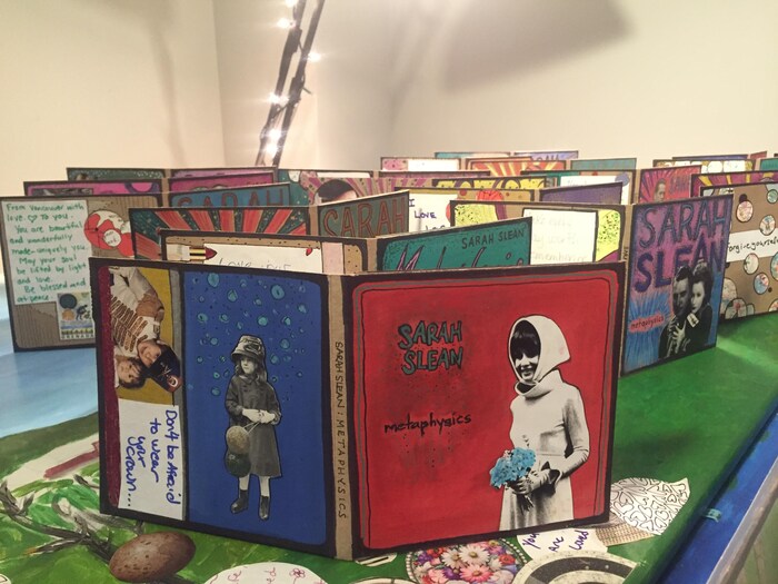 Des pochettes uniques et faites à la main pour le nouvel album de Sarah ...