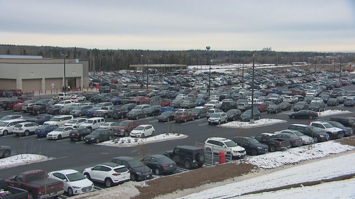 Le nouveau Costco est victime de son succès | Radio-Canada