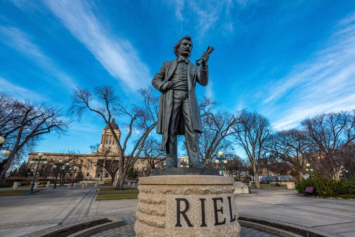 Le gouvernement provisoire de Louis Riel sculpté par Miguel Joyal ...