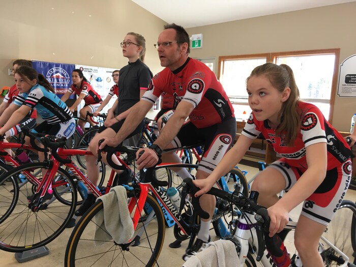 Un camp de printemps pour le vélo de route à Val-d'Or | Radio-Canada