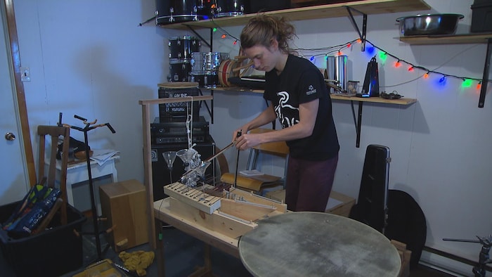 La vie d’artiste, ou quand on paie de sa poche pour jouer | Radio-Canada