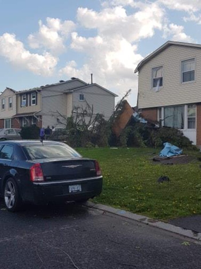 EN IMAGES - Une tornade frappe l'est d'Ottawa | Radio-Canada