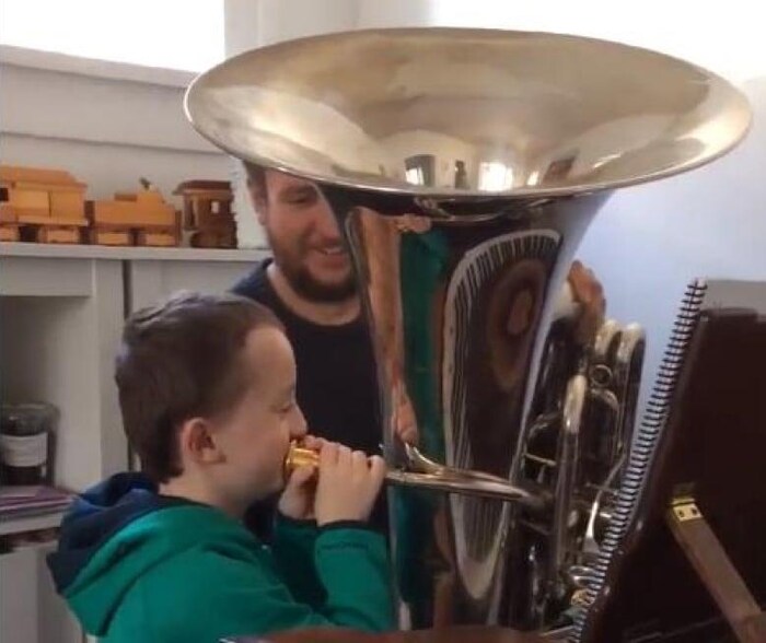 Des musiciens solidaires ouvrent l'oeil pour retrouver deux tubas volés ...