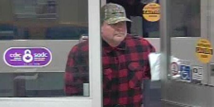 Un journaliste devenu braqueur de banque condamné | Radio-Canada