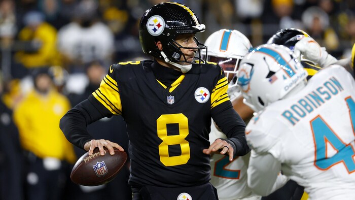 Rodgers et les Steelers demeurent au sommet de leur division | Radio-Canada