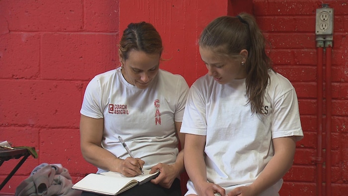 Emily, 12 ans, haltérophile de calibre mondial | Radio-Canada