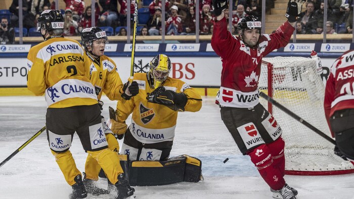 Le Canada l’emporte en quarts de finale à la Coupe Spengler | Radio-Canada