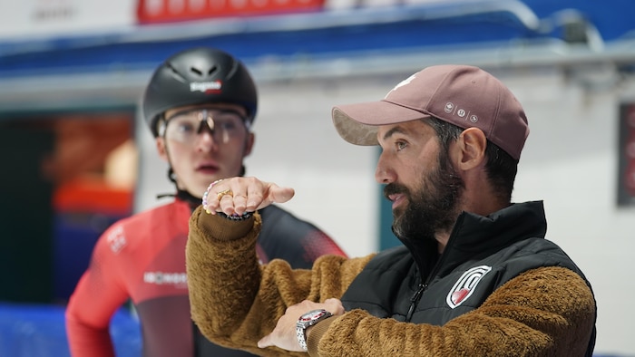 Un retour dans le monde du courte piste pour Charles Hamelin | Radio-Canada