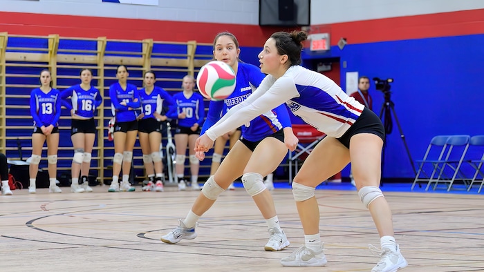 Volleyball féminin : les Griffons remportent le bronze à la maison | Radio-Canada
