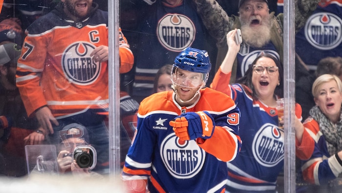 Un 1000e point pour Connor McDavid | Radio-Canada