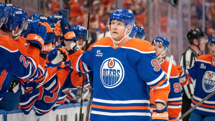 Le vétéran Corey Perry est toujours un membre clé des Oilers | Radio-Canada