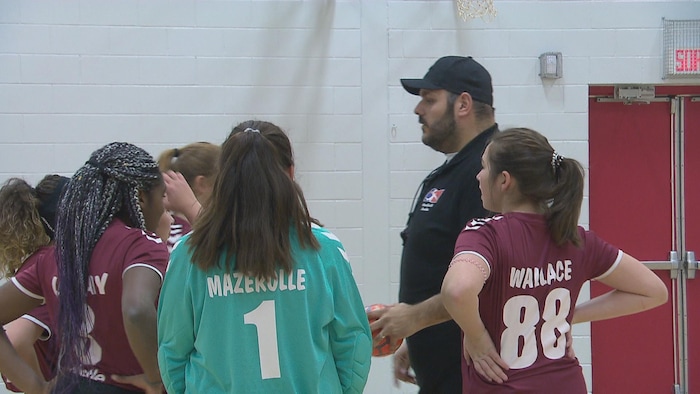 Les petites victoires de Handball Acadie | Radio-Canada