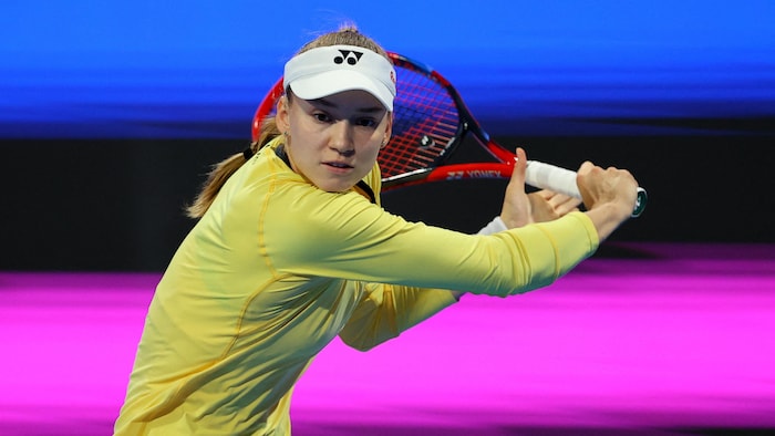 Leylah Annie Fernandez stoppée par Rybakina à Doha | Radio-Canada