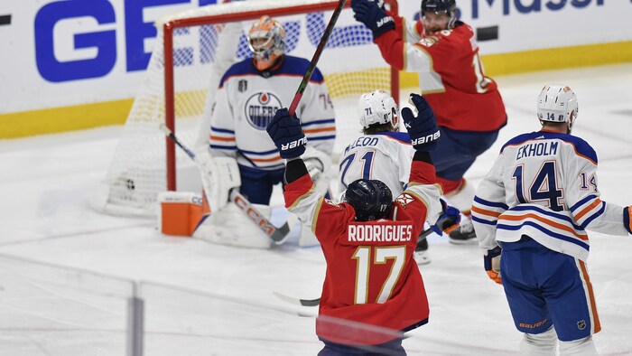 Les Panthers en pleine maîtrise de la finale | Radio-Canada