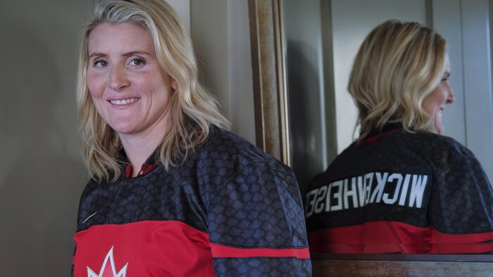 Hailey Wickenheiser prend sa retraite | Radio-Canada