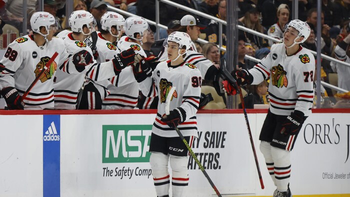 Un point pour Connor Bedard dans une victoire des Blackhawks | Radio-Canada